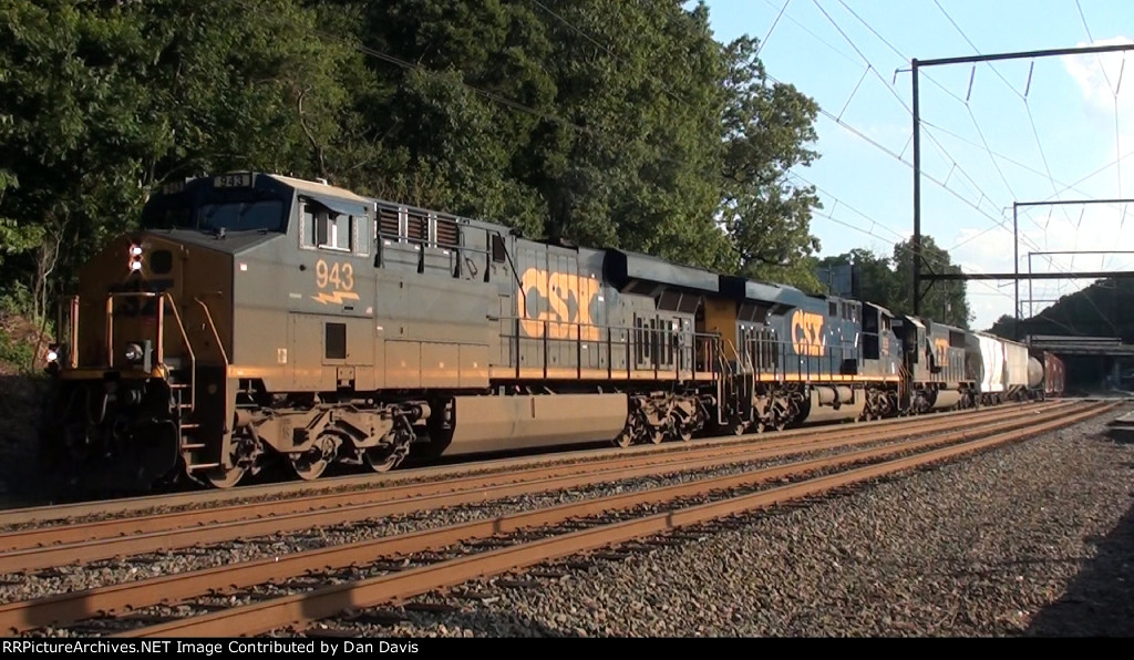 CSX ES44AH 943 leads Q438-28